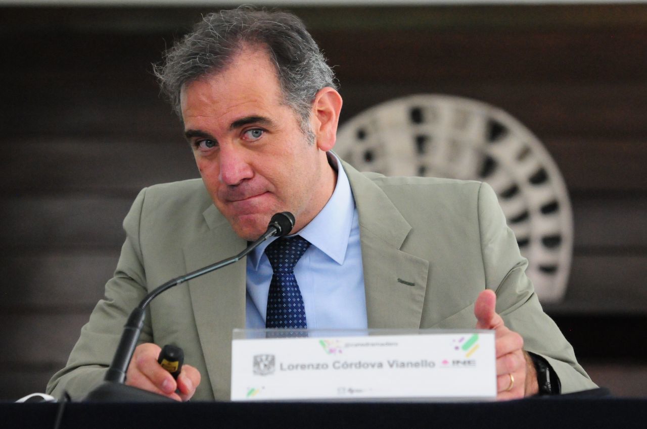 Lorenzo Córdova es 'arropado' por la élite dorada de la UNAM y buscará ...