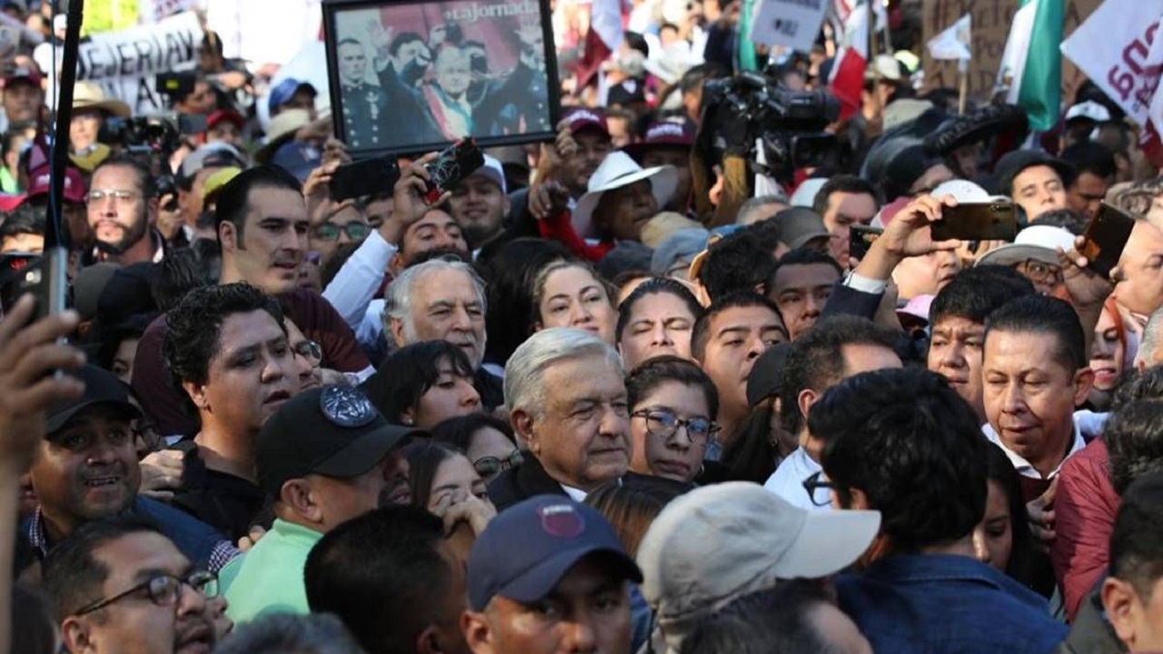 Marcha Pro-AMLO llega al Zócalo para celebrar 4 años de gobierno | La ...